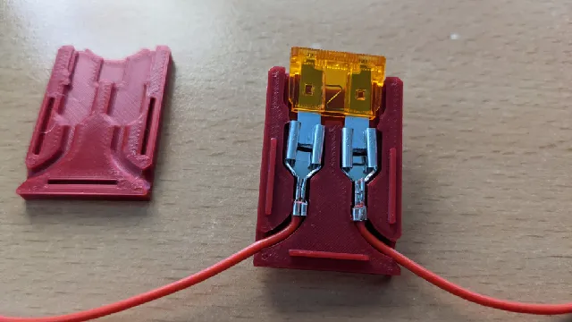 Make of Inline Automotive Fuse Holder by Toaster_117 | Download free ...