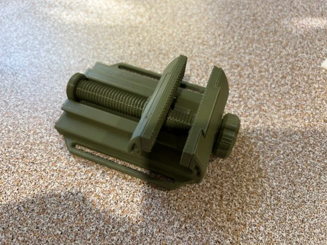 Yet Another Fully 3D Printable Mini Vice With Interchangeable Jaws. by ...