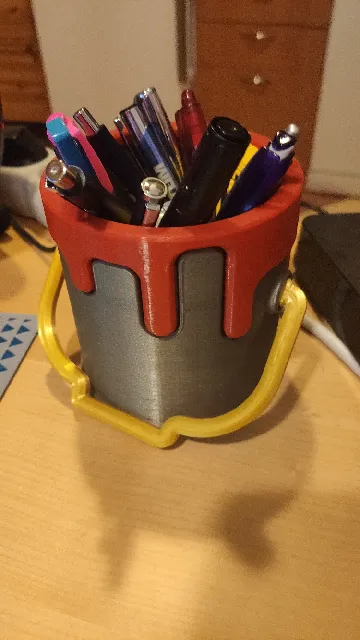 Make of Drippy Bucket With Divider Insert by Libor Škaroupka | Download ...