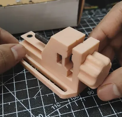 Miniature Vise 2.0 (much easier to assemble and 100% printable) by HD ...