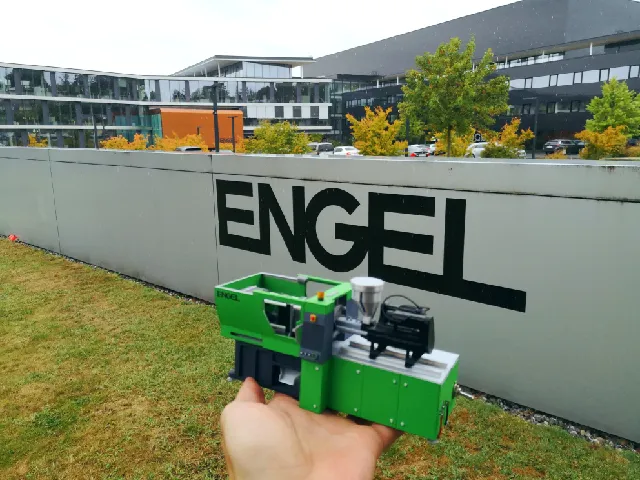 Make of ENGEL 1:20 miniature injection molding machine (e-mac 170-50 ...