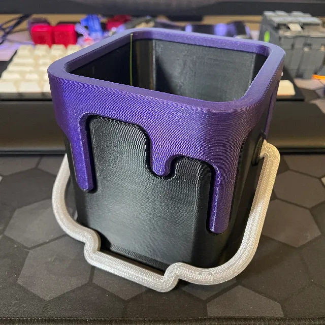 Make of Drippy Pail With Divider Insert by Panzarkatten | Download free ...