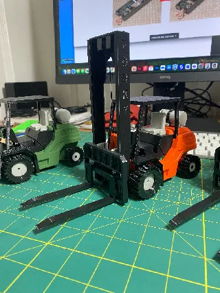 3D Printed RC Forklift - DIY by ProfessorBoots | Download free STL ...