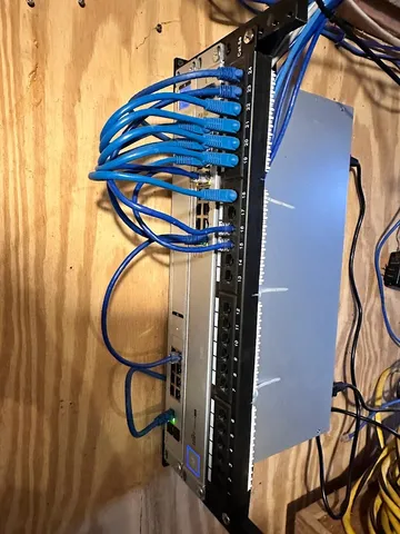 4U Network Rack, 19 inch Vertical Wall Mounted by DezignCreativ ...