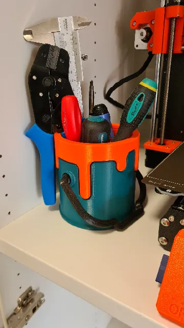 Make of Drippy Bucket With Divider Insert by Pascal N/m² | Download ...