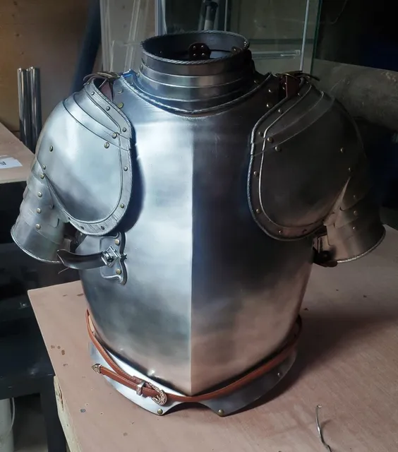 Make of 16th Century Plate Armor Gorget (Neck armor) by Nico's Printed ...