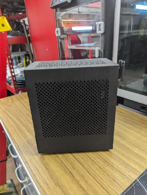 Make of 4.7L Mini ITX case, easily printable (2 major pieces), sandwich ...