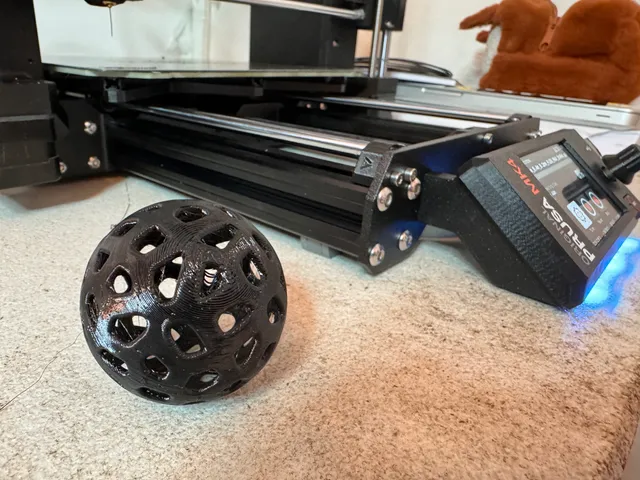 Thick Voronoi Squeeze Ball (TPU test print) by vidision | Download free ...