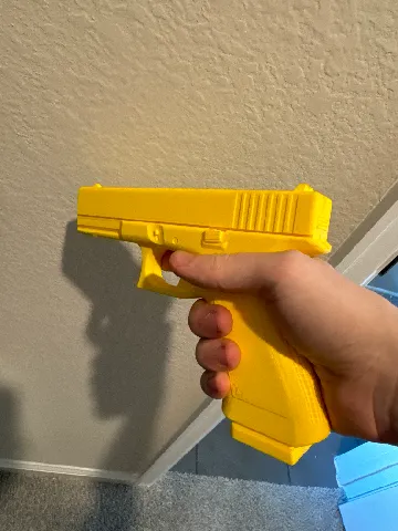 Glock 17 gen 3 prop gun by Printit Tom | Download free STL model ...