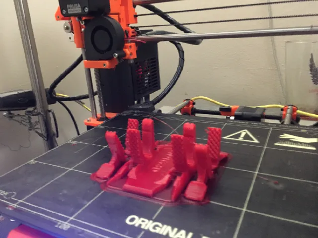 Make of Solder Fingers 2.0 - soldering aid / helping hand by idig3D ...
