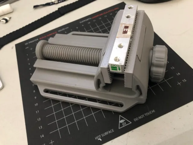 Yet Another Fully 3D Printable Mini Vice With Interchangeable Jaws. by ...