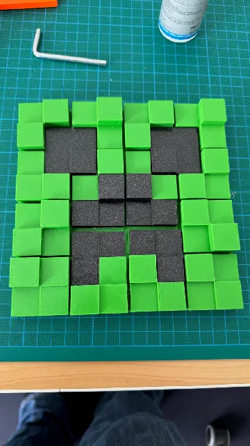 Make of Creeper Head Minecraft on the wall puzzle by ripienaar ...