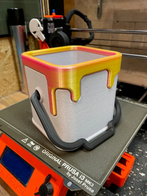Make of Drippy Pail With Divider Insert by Tobipooh | Download free STL ...