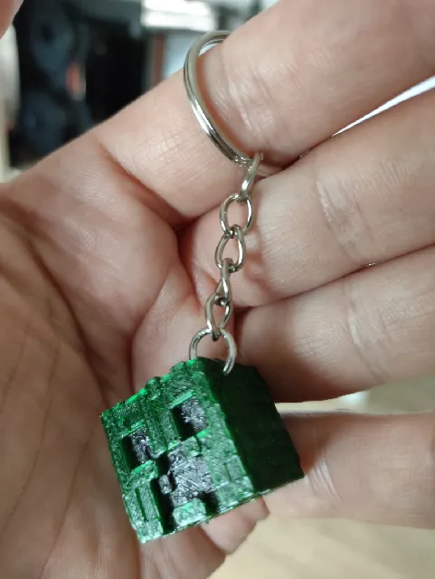 Make of Minecraft Creeper correctly textured keychain keyring pendant ...