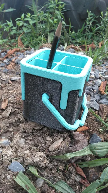 Make of Drippy Pail With Divider Insert by Strengthchain | Download ...