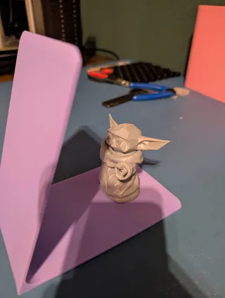 Low-Poly Baby Yoda book stand / book end by Bignozz | Download free STL ...