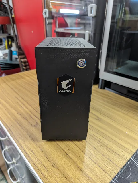 Make of 4.7L Mini ITX case, easily printable (2 major pieces), sandwich ...