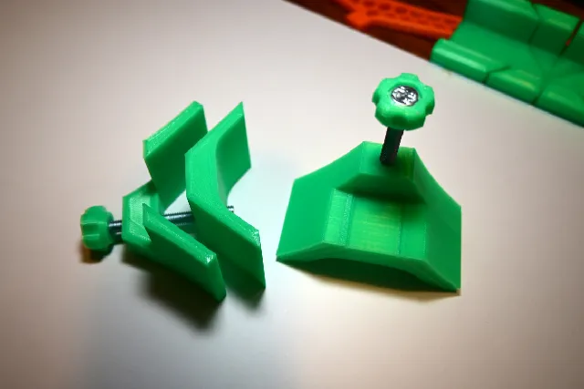 Make of Corner Clamp by Andrei Maris | Download free STL model | Printables.com