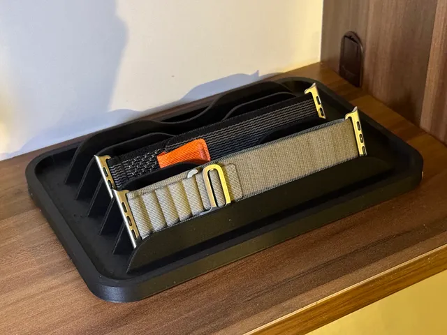 Apple Watch Band Display Case (Smaller Remix) by ari.mandjelikian ...