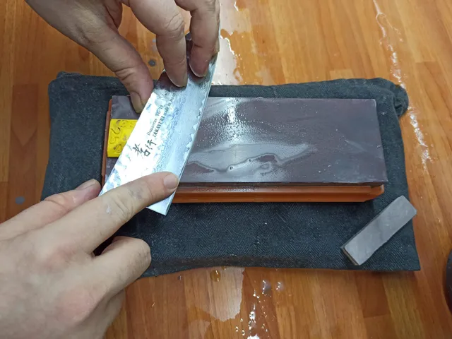 Make of Angle Pyramid Whetstone Knife Blade Sharpener Sharpening Stone ...