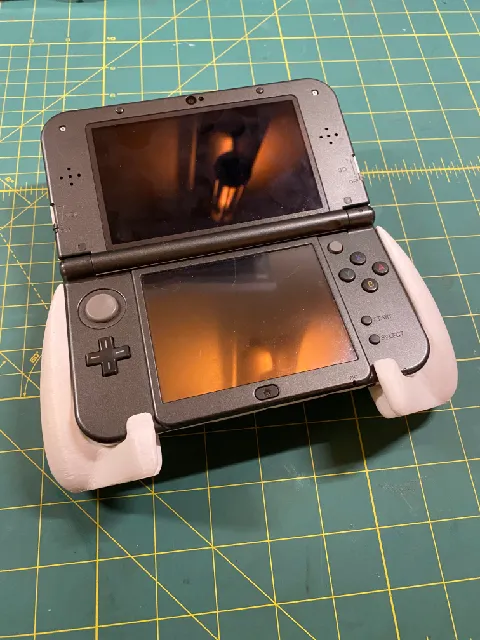 Make of Grip & Stand for New 3DS XL by Chris West | Download free STL ...