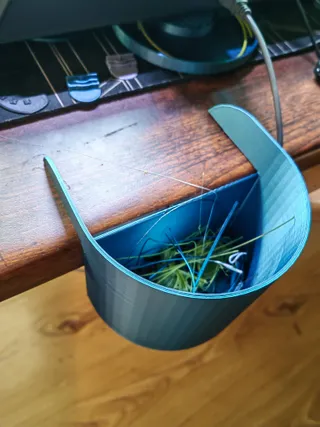 Desk Trash Bin clamp by Old Lady | Download free STL model | Printables.com