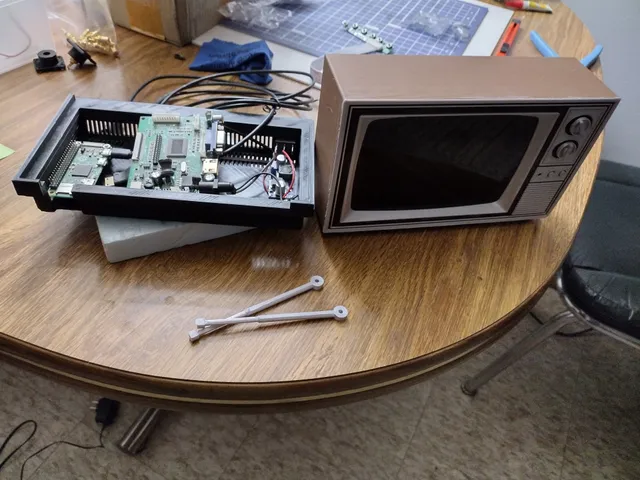 Retro TV Raspberry Pi case by fantasticmrdavid | Download free STL ...