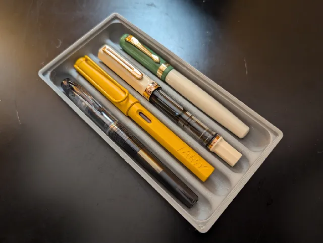 Make of Gridfinity Fountain Pen Display Case (4 pens) by lorenzwan ...