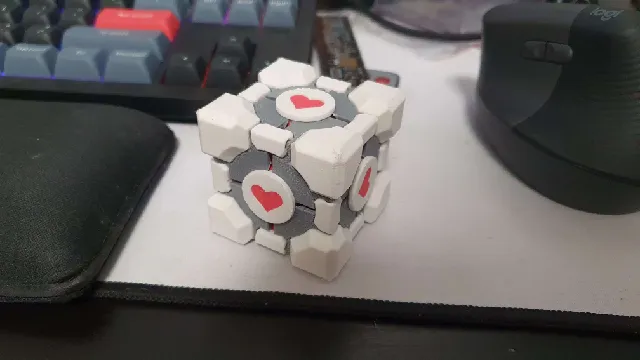 Make of Companion Cube - modular, snap-together, colourized by Cubko ...