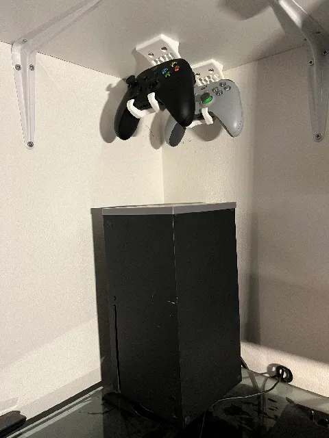 Make of Under Desk Mounted Xbox Controller holder by Jan (Sláva) Slavík ...