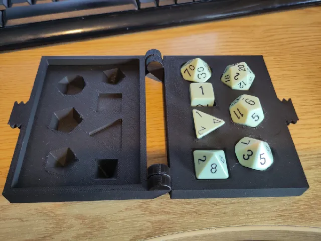 Make of DnD Dice Chest v4: Print-in-place Hinges and Threads, No ...