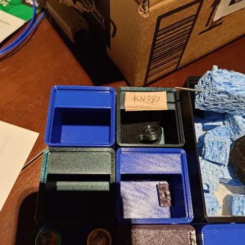 Gridfinity Re-refined parametric bins with labels/lips, sccops and ...