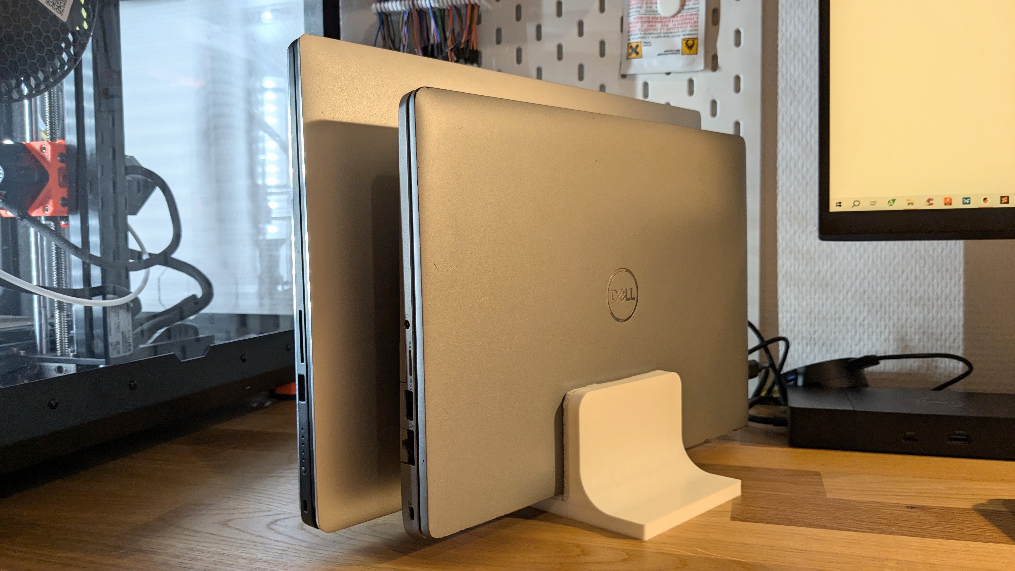 Double vertical laptop stand by Gueldir | Download free STL model ...