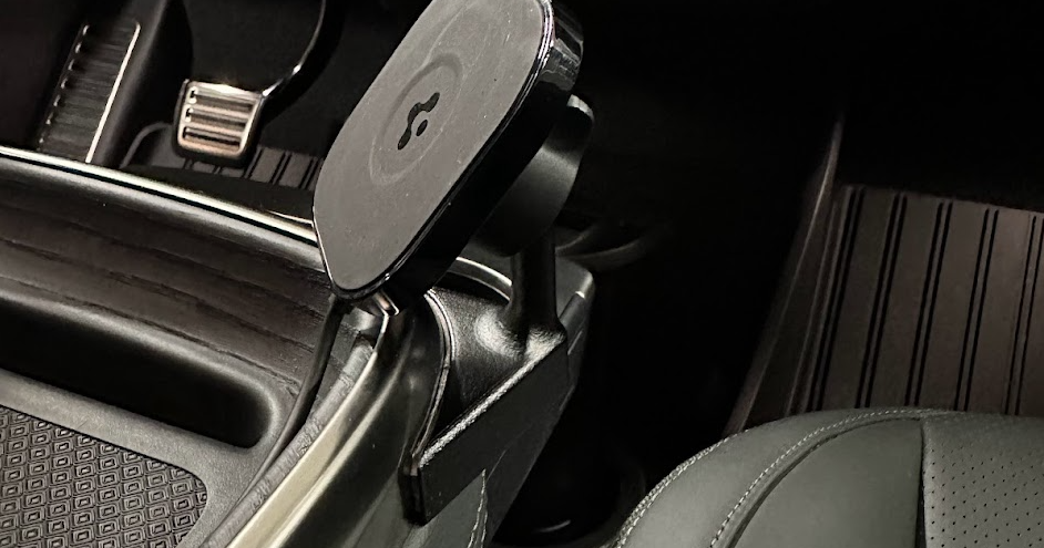 Rivian Center Console Phone Mount by SubieRuby | Download free STL ...