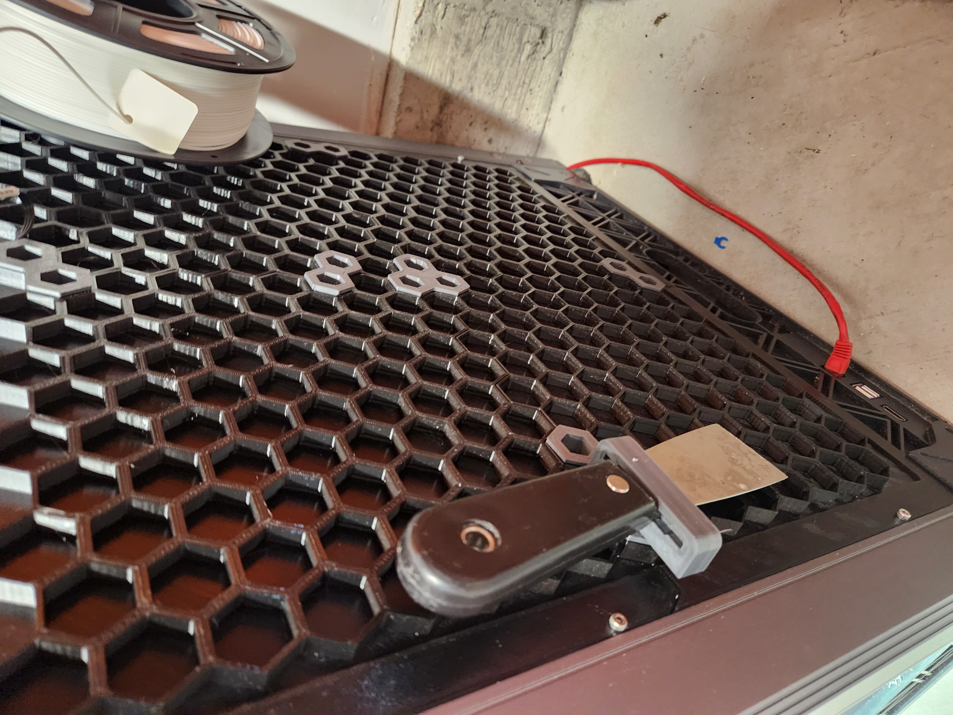 SV08 Honeycomb Wall Storage enclosure with bonus Gridfinity top by Justin Engwer | Download free ...