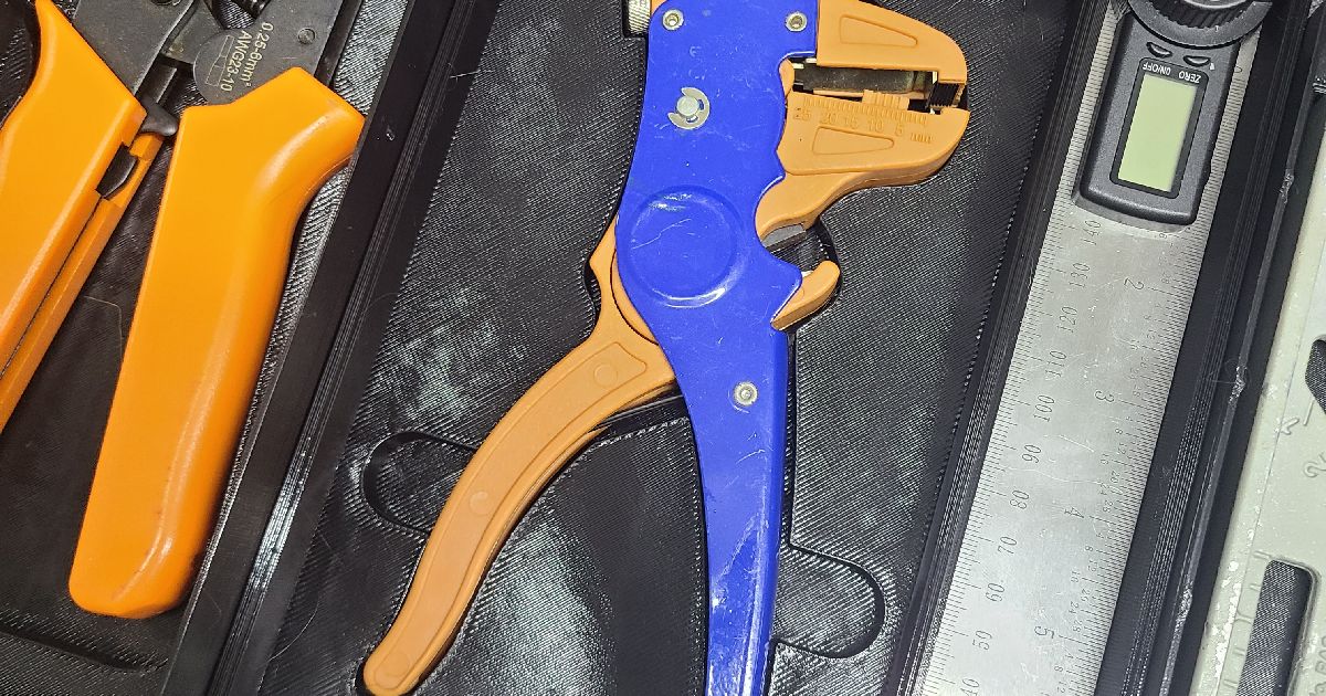 Wire Stripper Storage - Gridfinity by kvn5x4 | Download free STL model ...