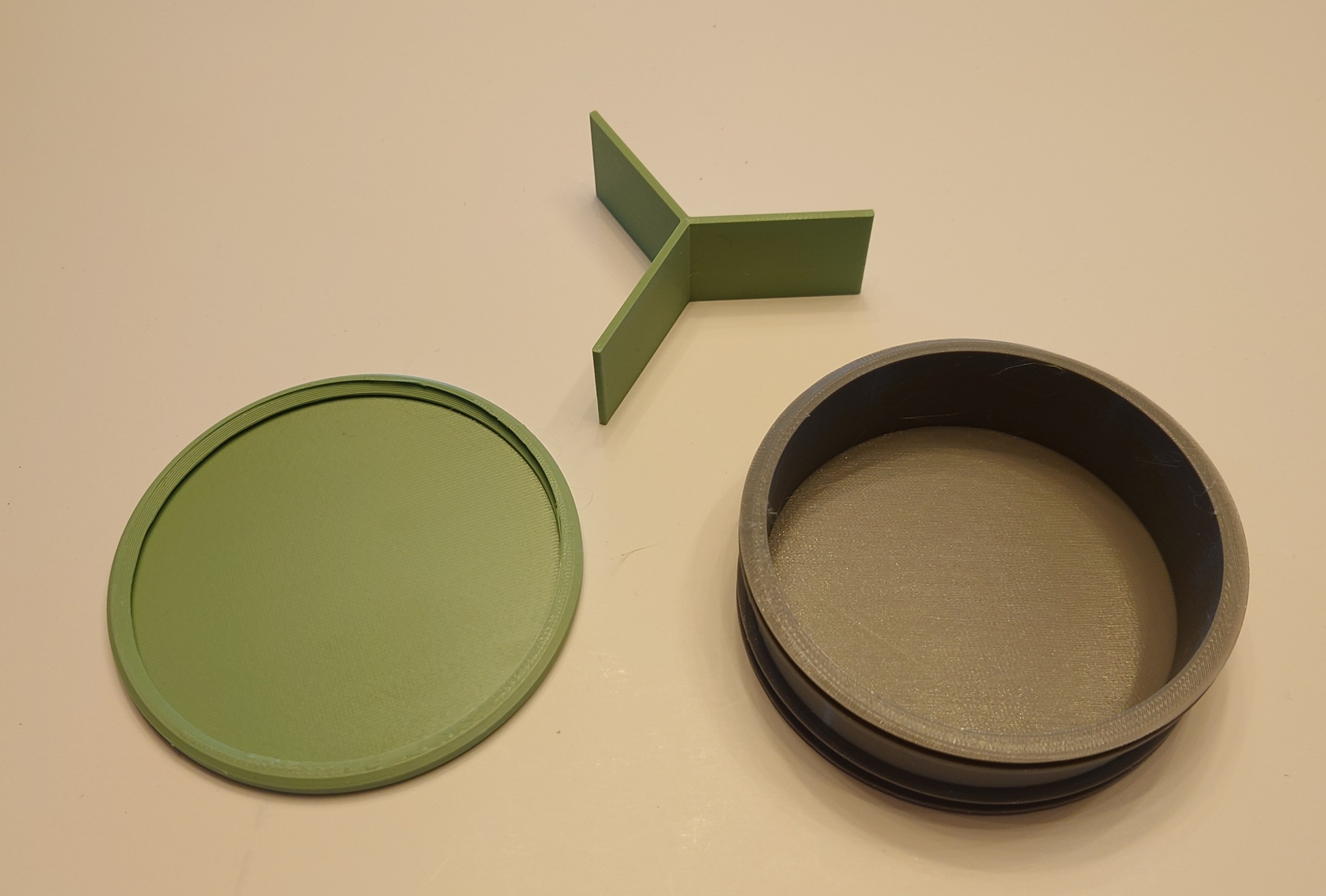 Screw-together container for small items by gillis | Download free STL ...