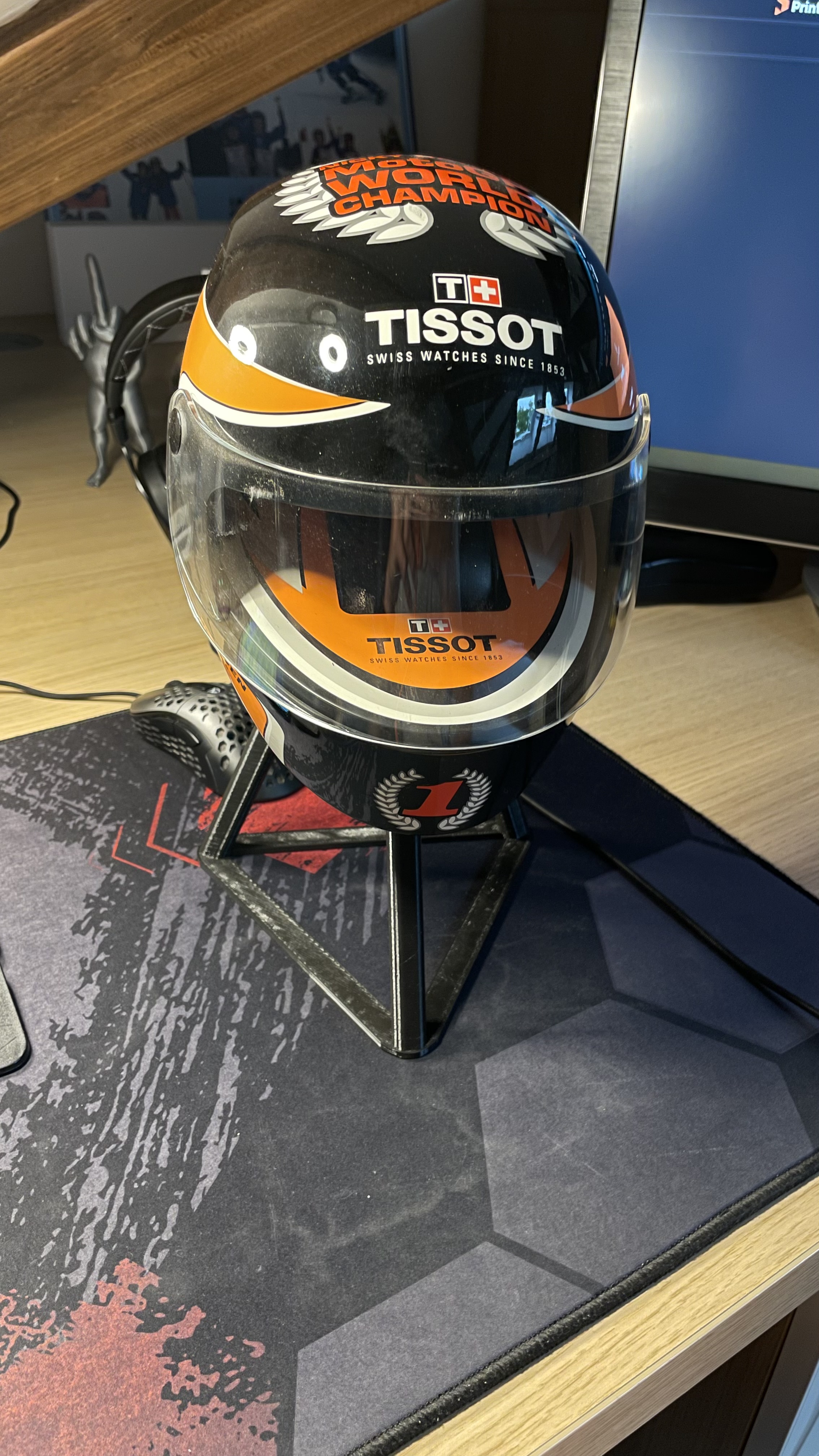 Tilted stand by Simon Senecký | Download free STL model | Printables.com
