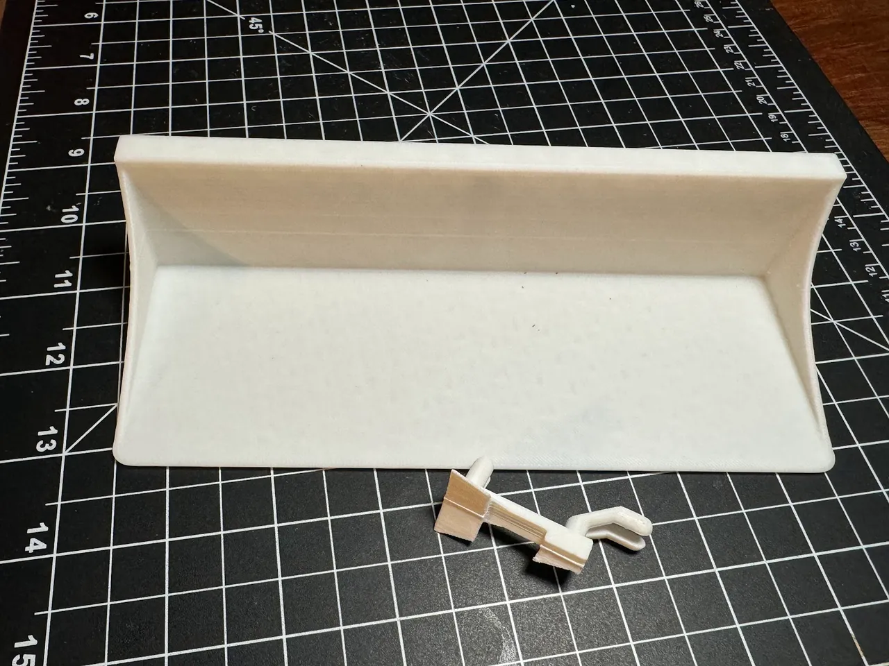Sy's Peglock - simple medium shelf for pegboard - L85xW65 by igloopup ...