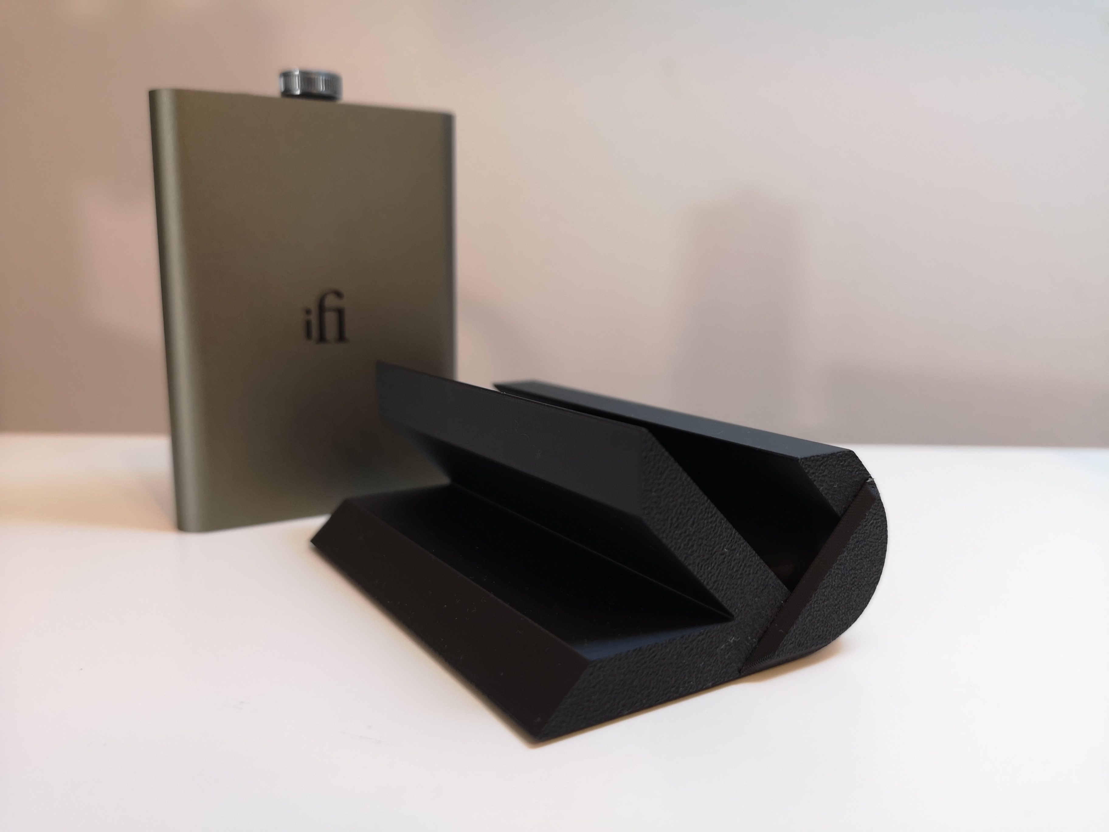 iFI Hip Dac Stand Mount Holder by Majkelini0 | Download free STL model ...