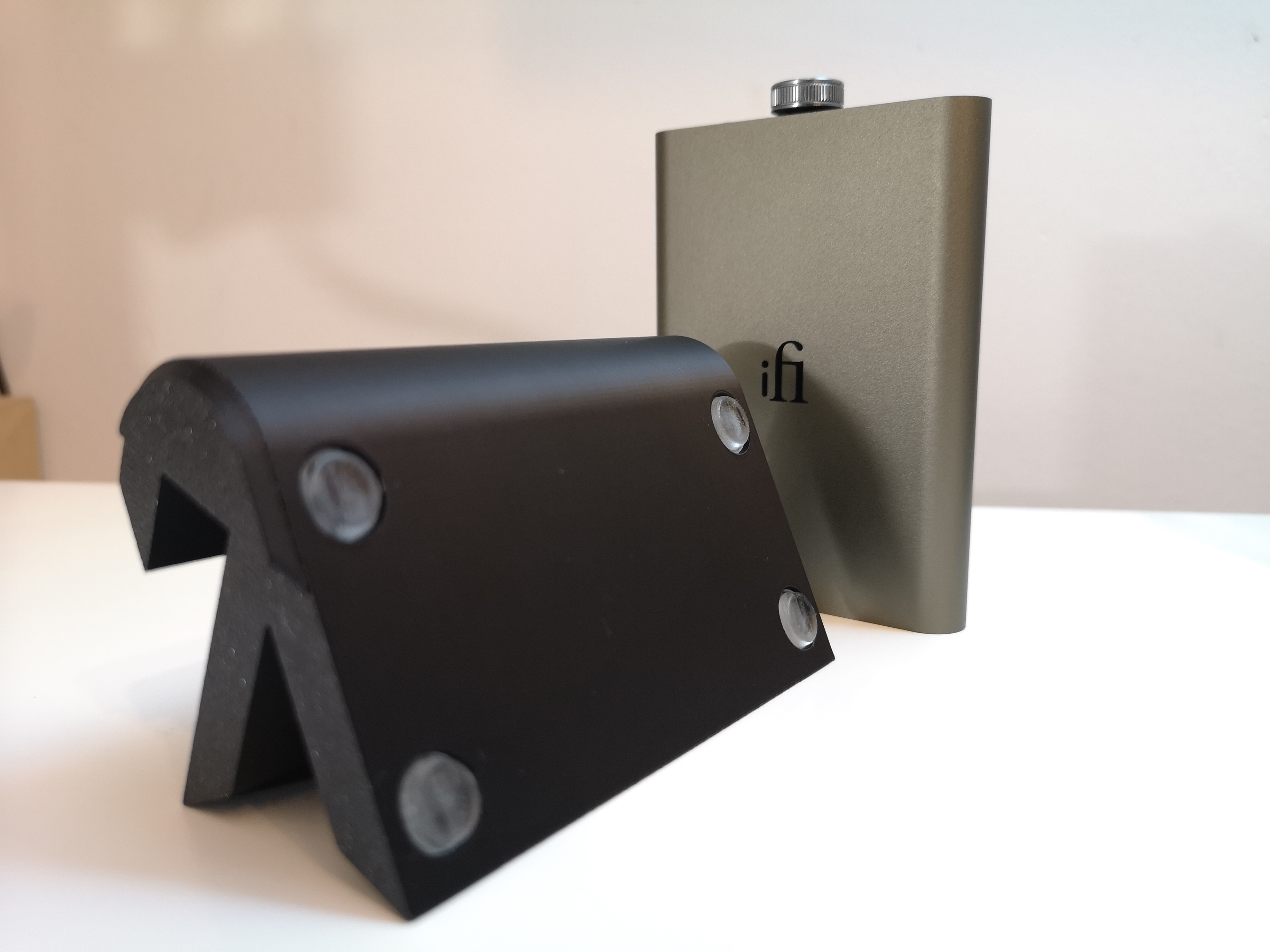 iFI Hip Dac Stand Mount Holder by Majkelini0 | Download free STL model ...