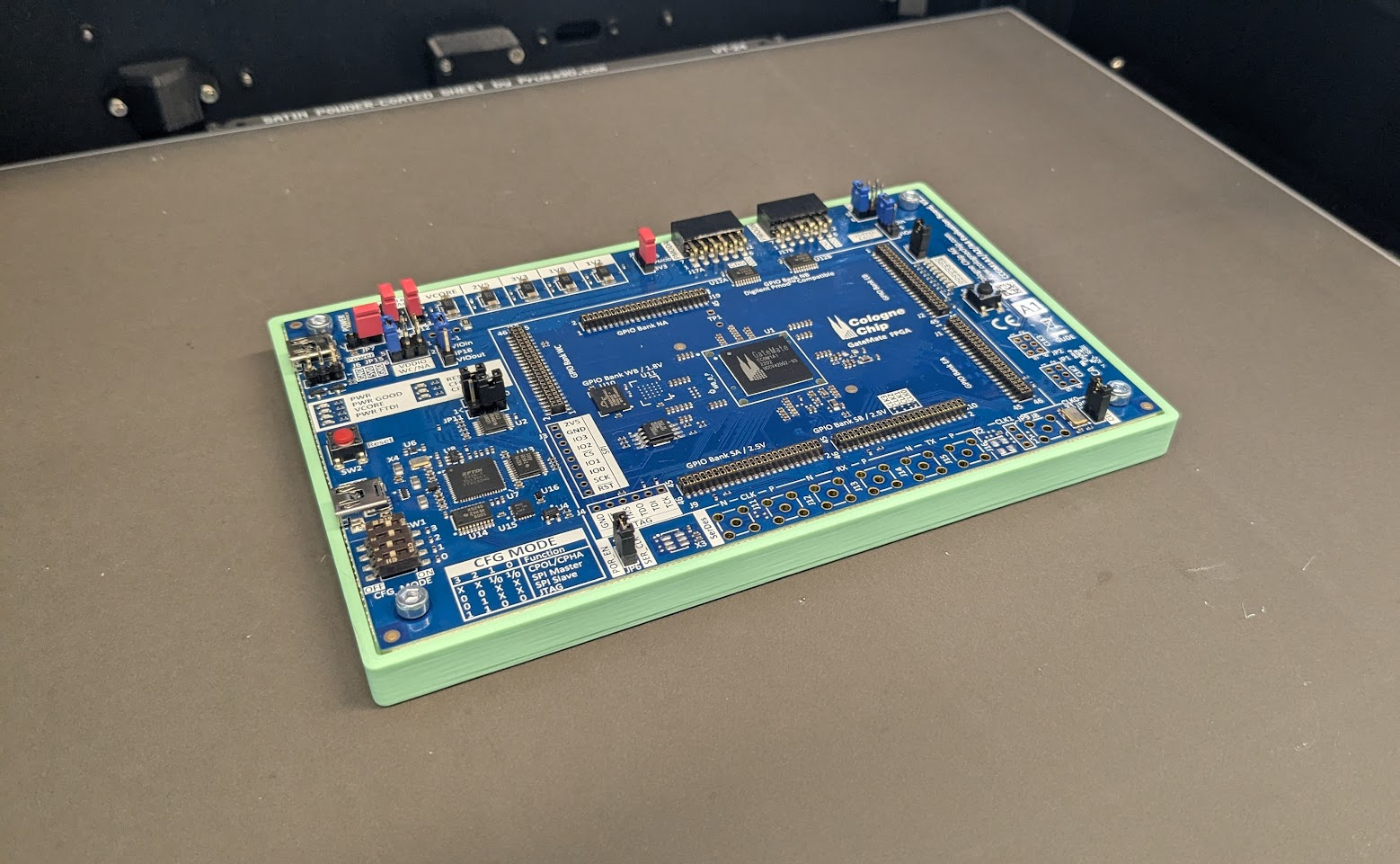 Simple GateMate CCGM1A1/A2/A4 Evaluation Board & Programmer Case by ...