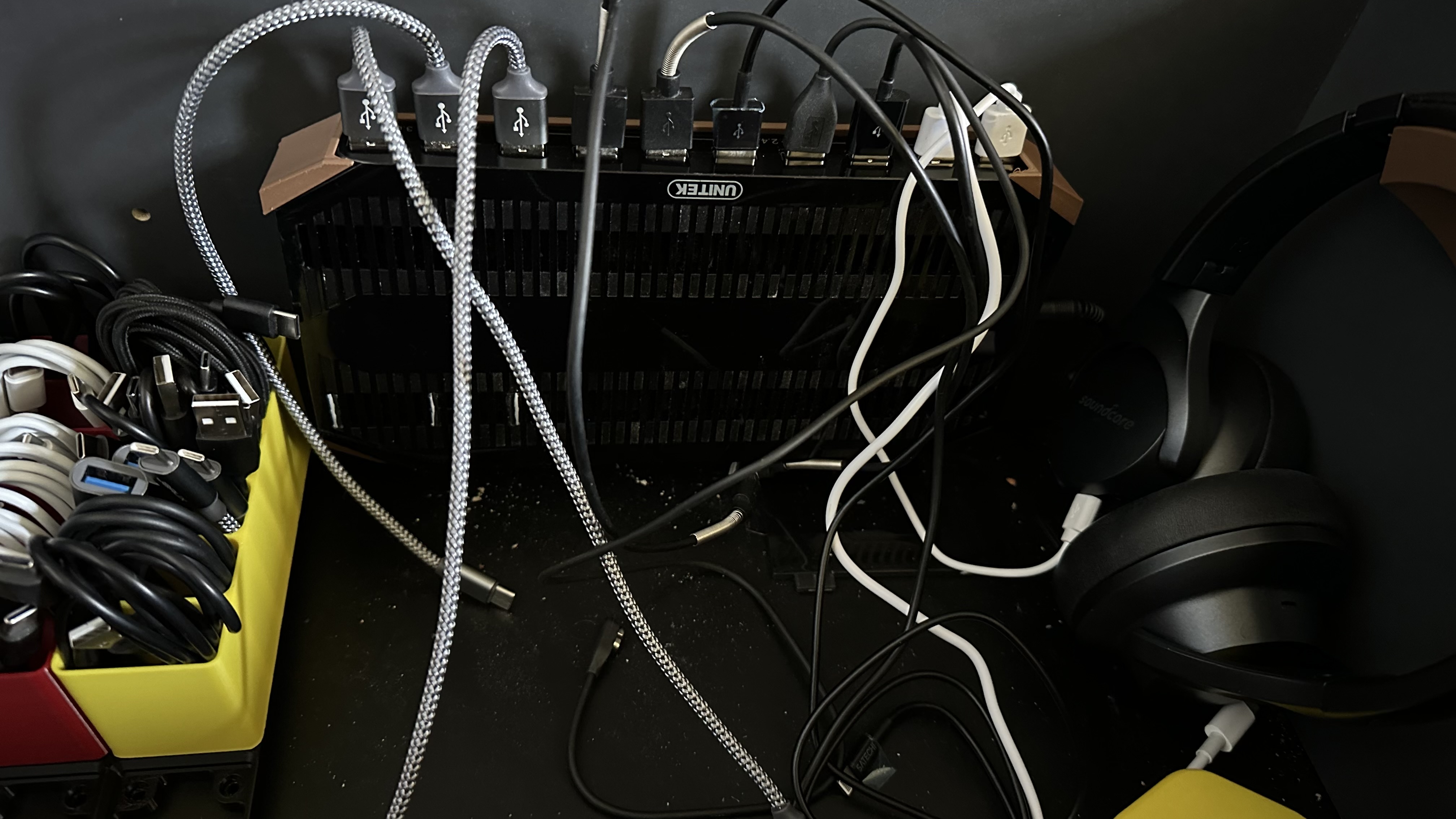 Unitek Charger Vertical Mount by Foobar54 | Download free STL model ...