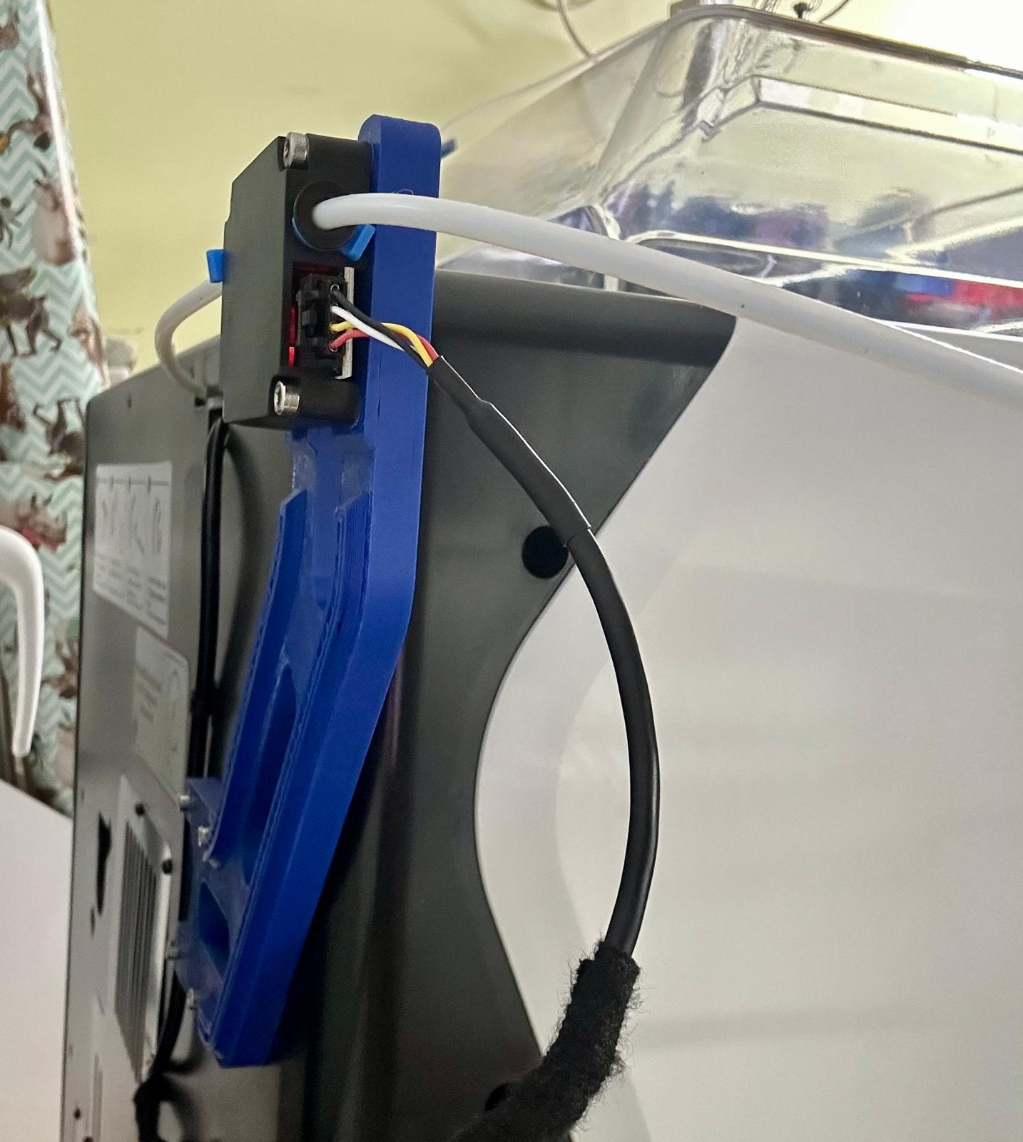 QIDI XPlus3 Side Filament Sensor Mount by Alex B-CAT | Download free ...