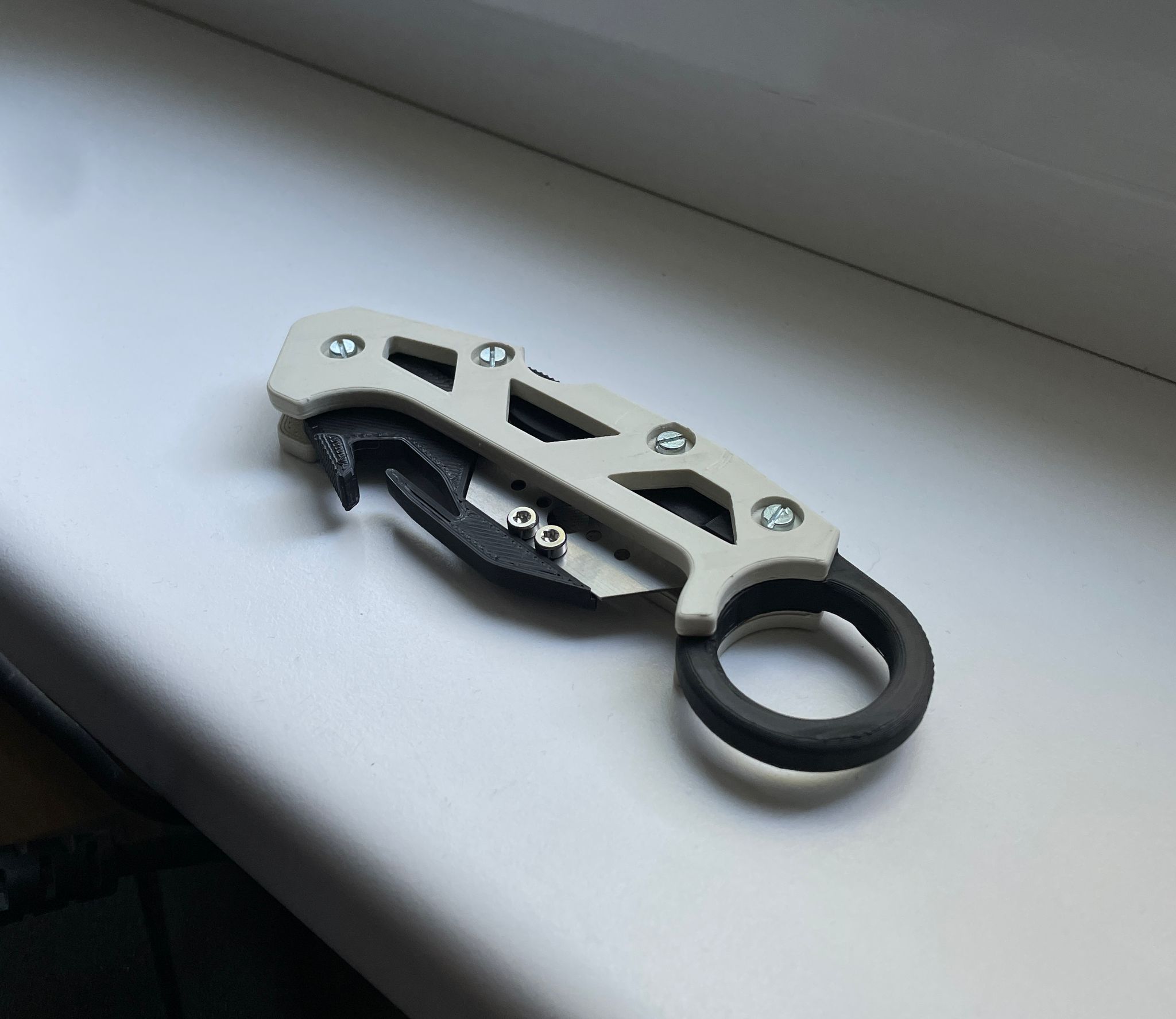 SKELETON KARAMBIT FOLDING UTILITY KNIFE (OBERTECH NSP-02) by Gjörk ...