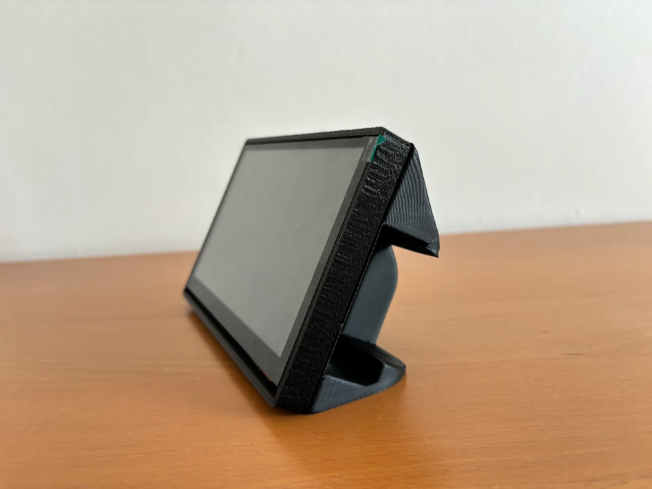 Raspberry Show: A Raspberry Pi 3B/4 case with embedded 7" Display by ...