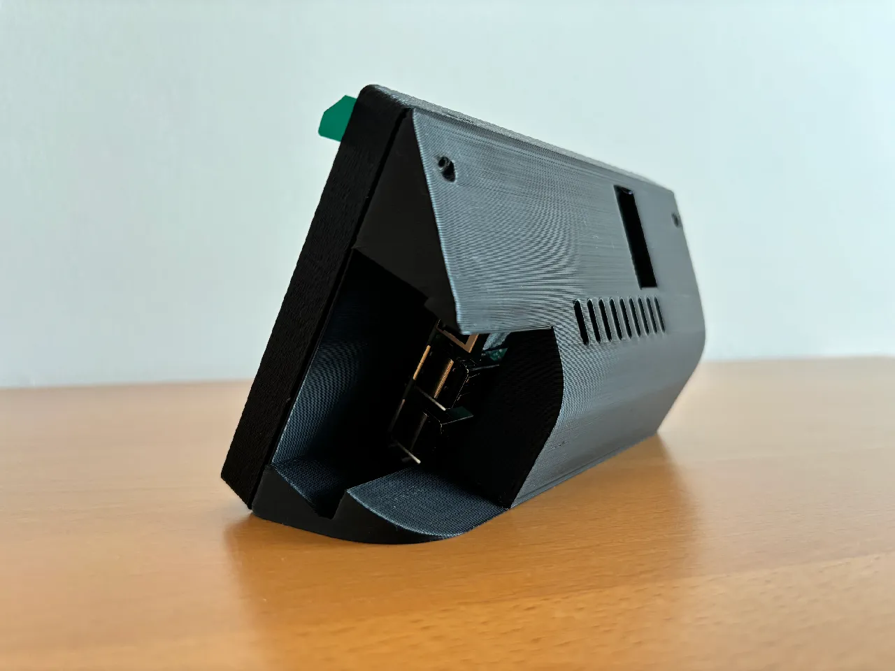 Raspberry Show: A Raspberry Pi 3B/4 case with embedded 7" Display by ...