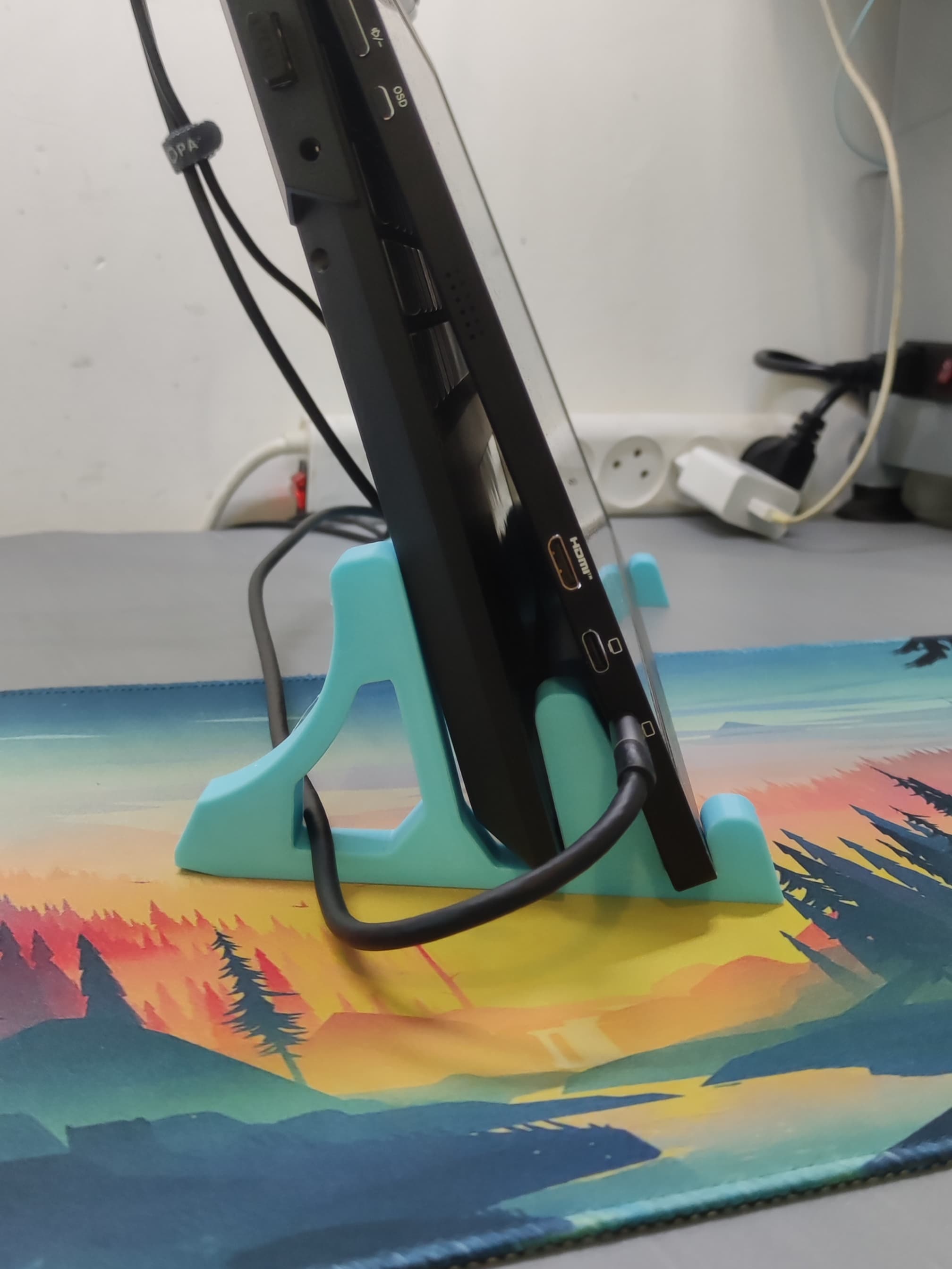 Laptop and portable-monitor vertical stand by Yoav Gilad | Download ...