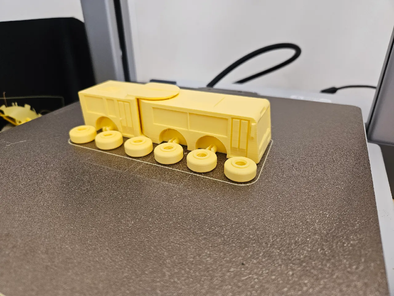 Articulated Bus - Easy print & build by Andreas Fridh | Download free ...