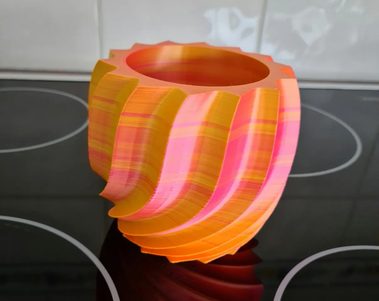 Swirl Flower Pot by Lynne Ryan | Download free STL model | Printables.com